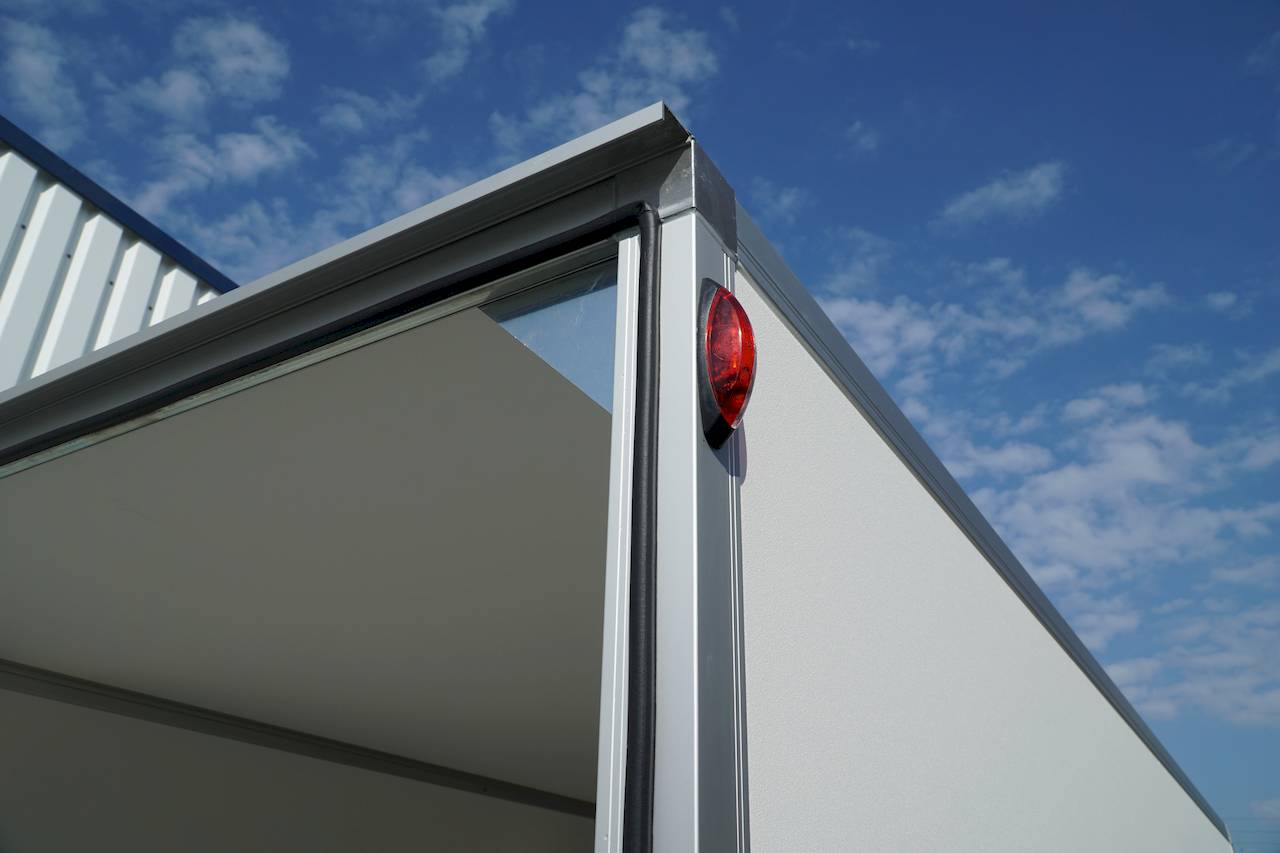 Hapert Sapphire L-2 400x180x210cm 2700kg | Rampe | Kofferanhänger | Anhänger-Zentrum BAUMANN